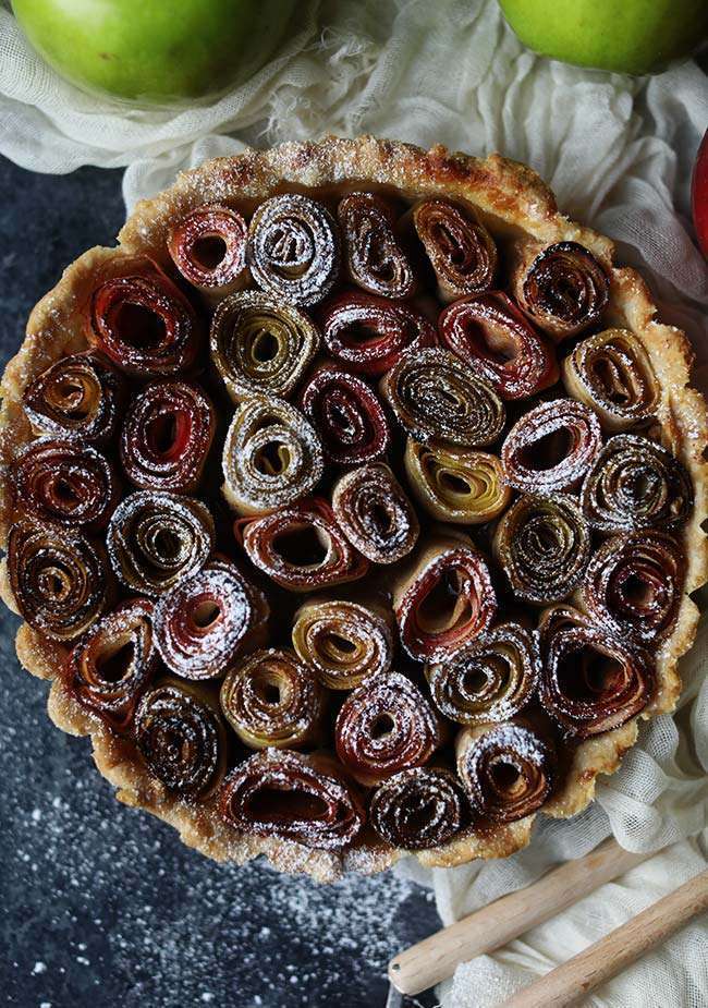 homemade-rose-apple-pie-recipe-with-cinnamon-and-streusel-chef-billy