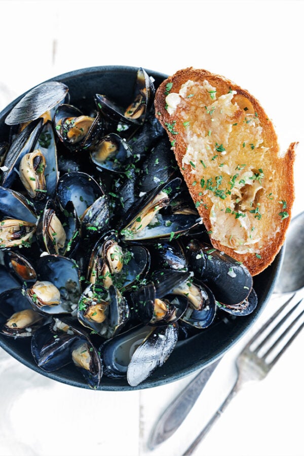 Mussels Recipe in Garlic Wine Broth - Chef Billy Parisi