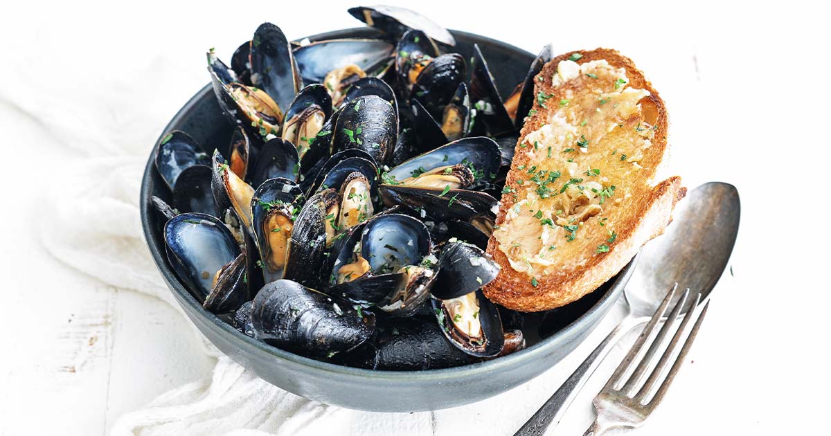 Mussels Recipe in Garlic Wine Broth - Chef Billy Parisi